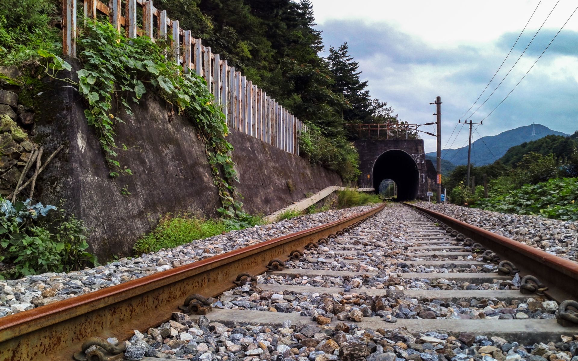 Railroad Background 31 - [1920x1200]